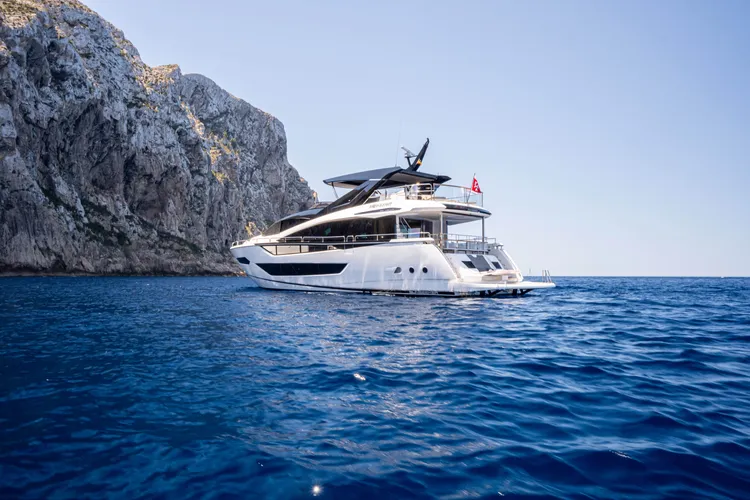 MOONLIGHT yacht for charter (Sunseeker, 26.38m, 2021)
